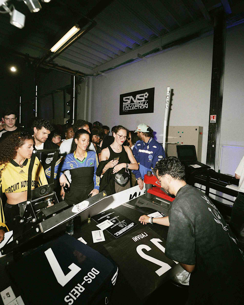 Sneakers & Apparel at Sneakersnstuff (SNS) | Sneakersnstuff.com ...