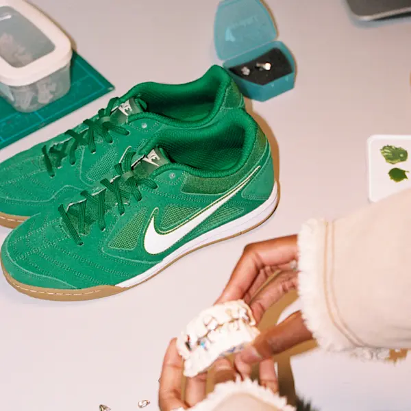 Sneakers and curated Streetwear | Sneakersnstuff (SNS)