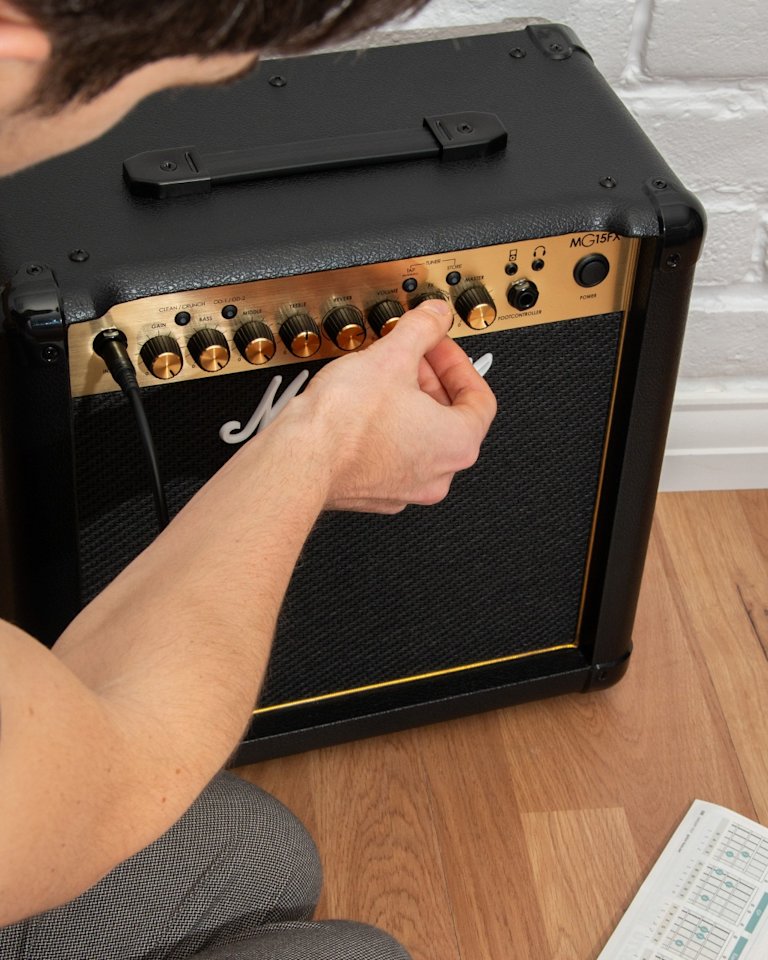 MG15FX Versatile 15W combo amp with digital FX | Marshall.com