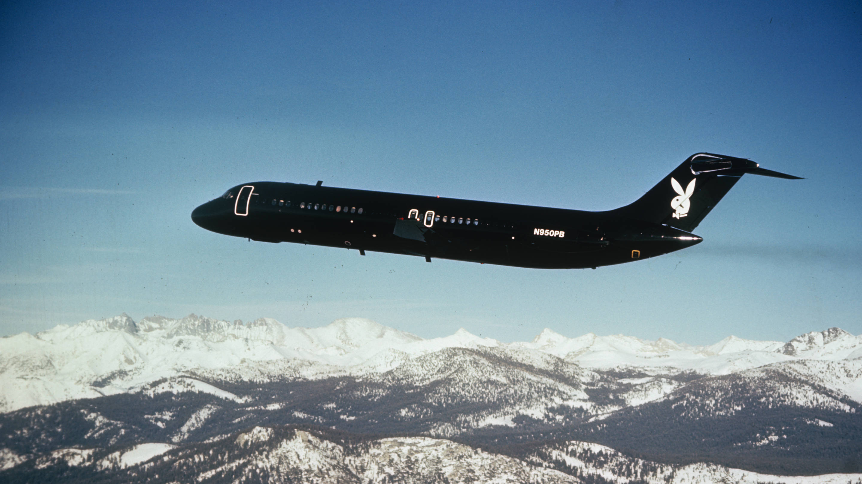 Matte black airplane : r/pics
