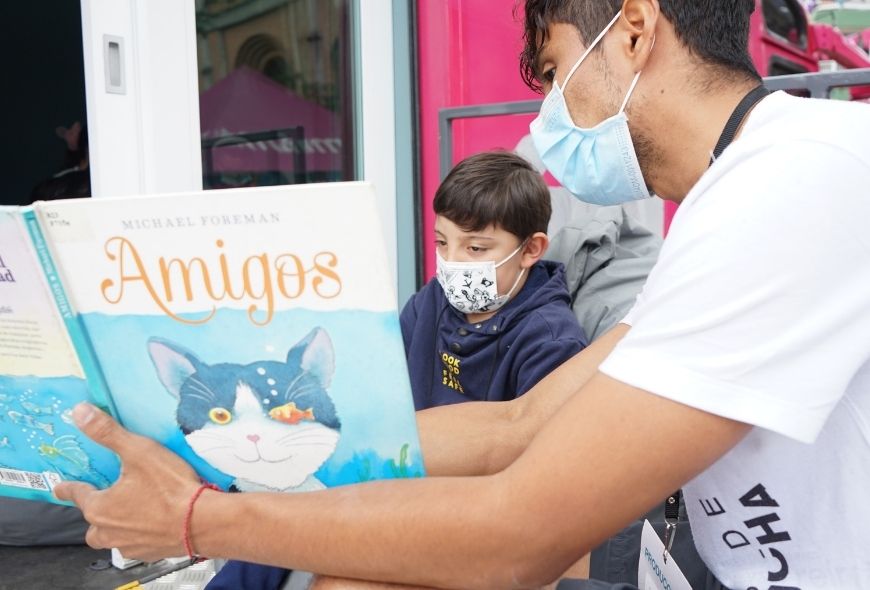 La experiencia de Samuel en la Biblioteca Móvil de Comfama