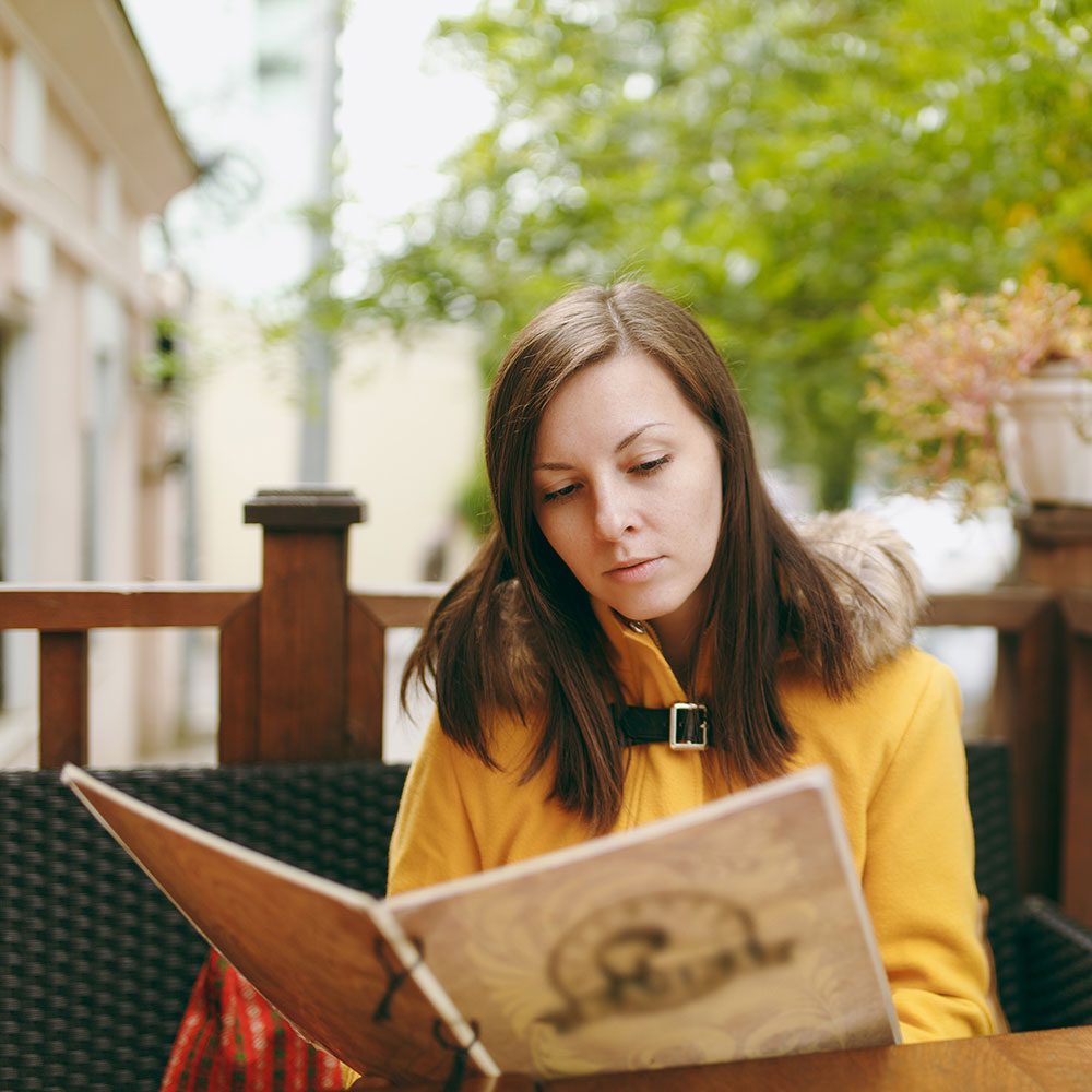 How to Eat Healthy When Eating Out: 18 Tips | Ro