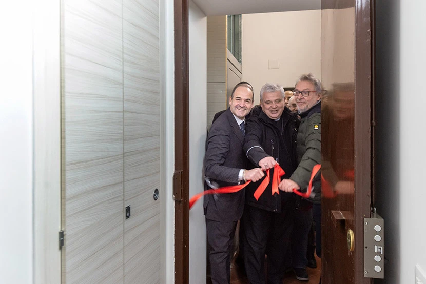 Lavanderia di Papa Francesco e servizio docce a Napoli | P&G