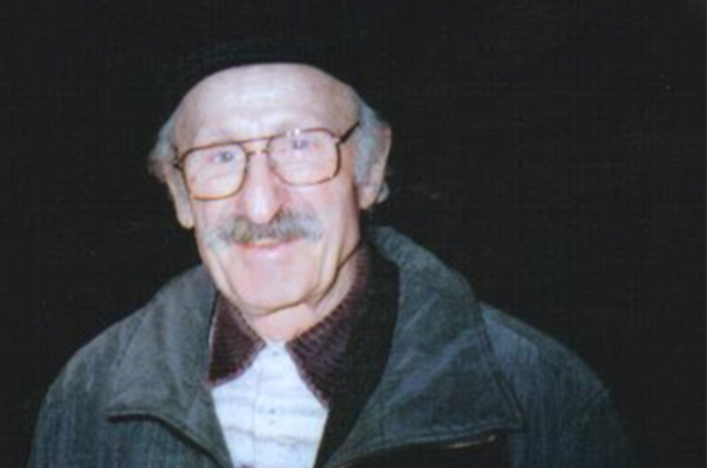 Grób Edwarda Gierka tonie w kwiatach i zniczach. Do sieci trafiło ...