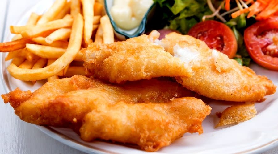 Ryba w puszystej i lekkiej panierce, lepsza niż nad morzem