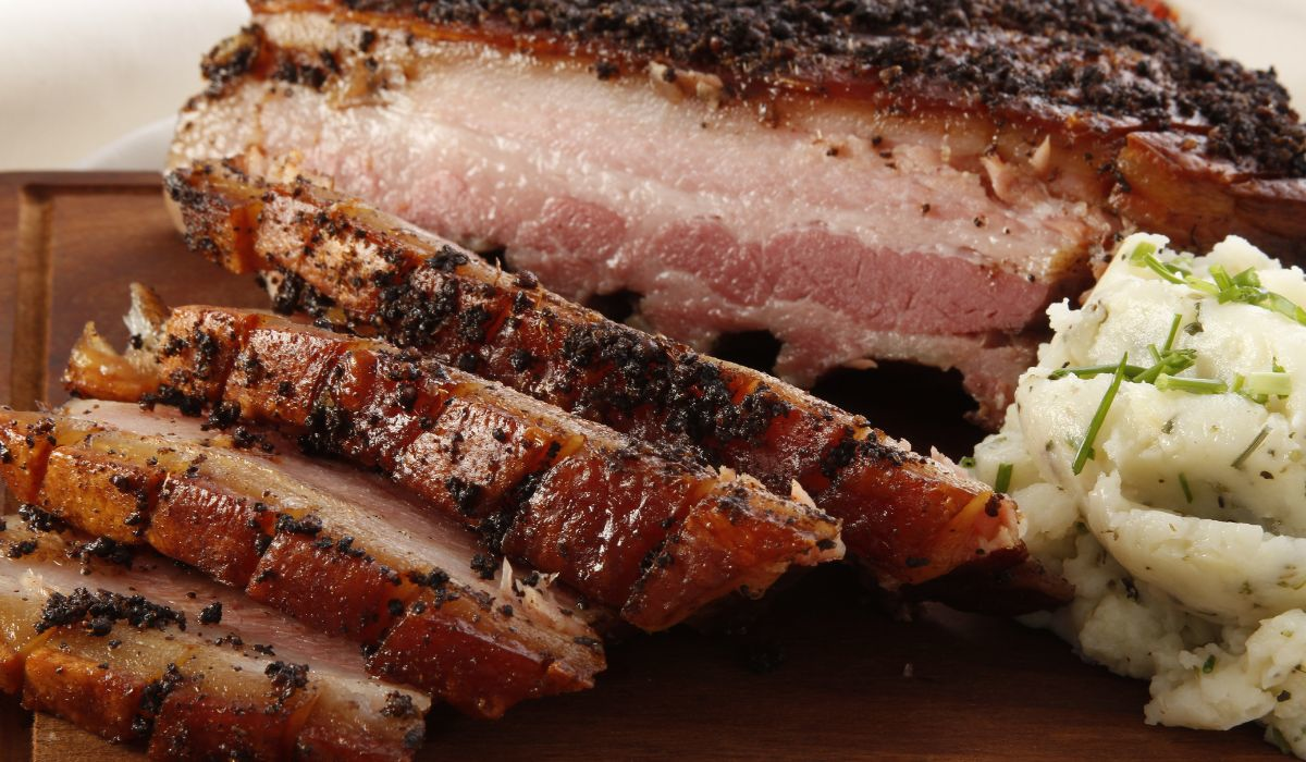 Rozpływający się w ustach pieczony boczek. Nigdy nie zapomnij o 2 ...