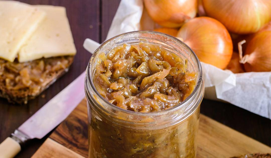 Krótki poradnik na najlepszą karmelizowaną cebulę. Wspaniały dodatek do ...