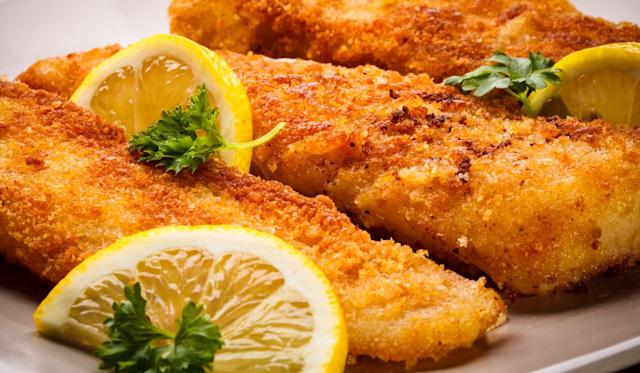 4 kroki do idealnej ryby smażonej w panierce. Nigdy więcej nie ...