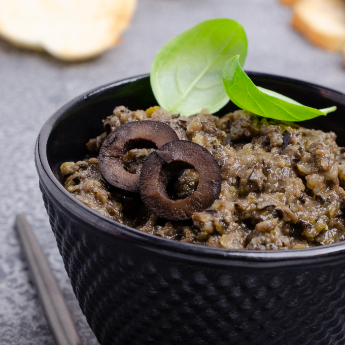 Błyskawiczna pasta z czarnych oliwek. Do pieczywa i krakersów, w sam ...