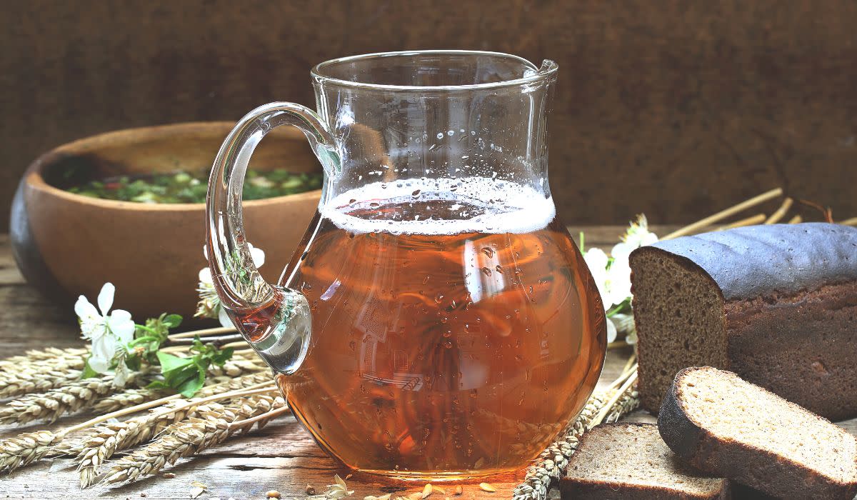 Niezwykły przepis na kwas chlebowy. Doskonały napój na upalne dni