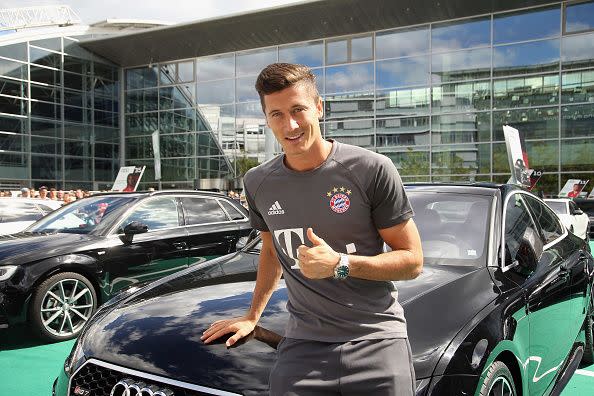 Jakim samochodem jeździ Robert Lewandowski? Zaglądamy do jego garażu