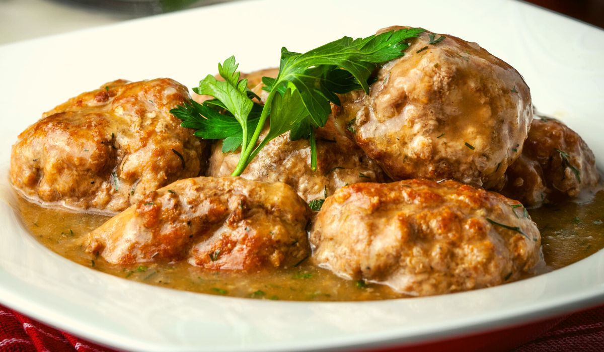 Kotlety mielone w sosie własnym zaskakują soczystością. Nie ma ...