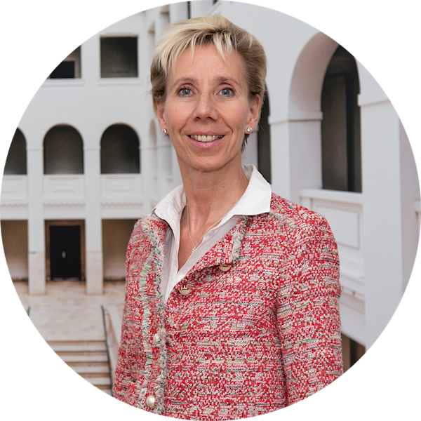 Porträt von Katarina Adam - Tagesspiegel Background