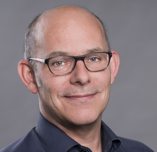 Porträt von Oliver Suchy - Tagesspiegel Background