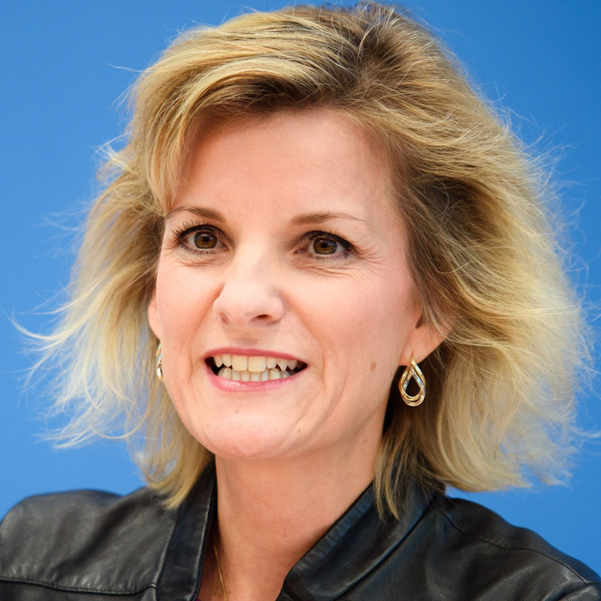 Porträt von Daniela Ludwig - Tagesspiegel Background