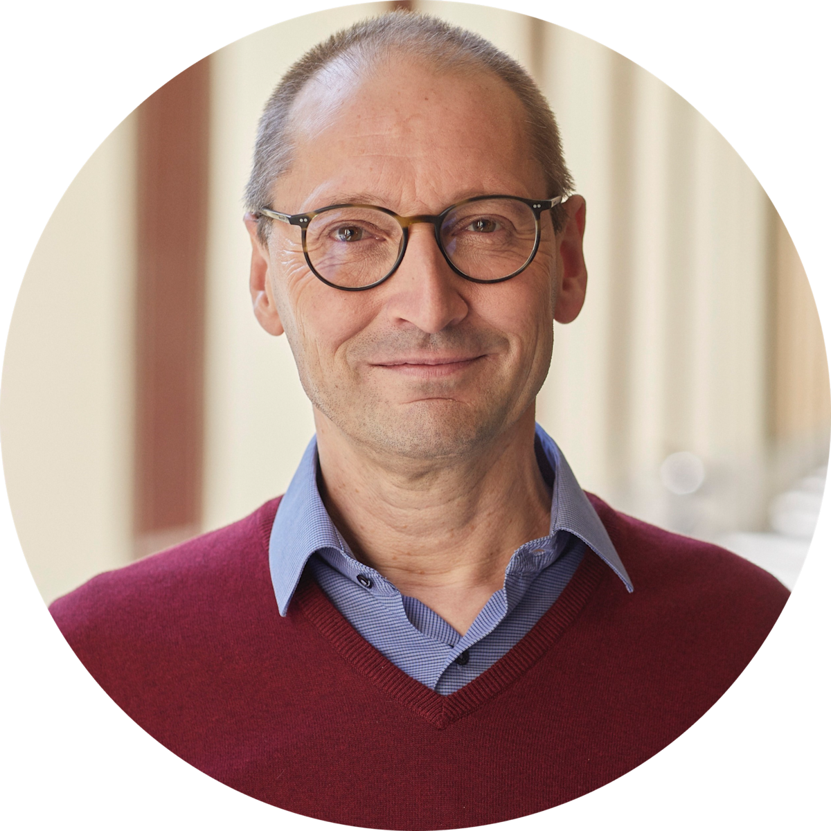 Porträt von Michael May - Tagesspiegel Background