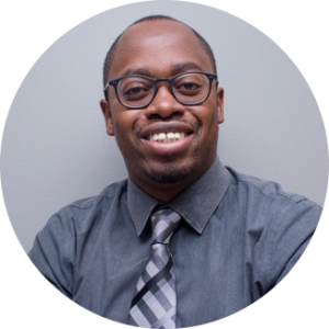 Porträt von Davis Musinguzi - Tagesspiegel Background