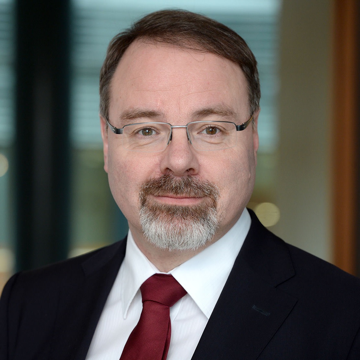 Porträt von Dietmar Harhoff - Tagesspiegel Background