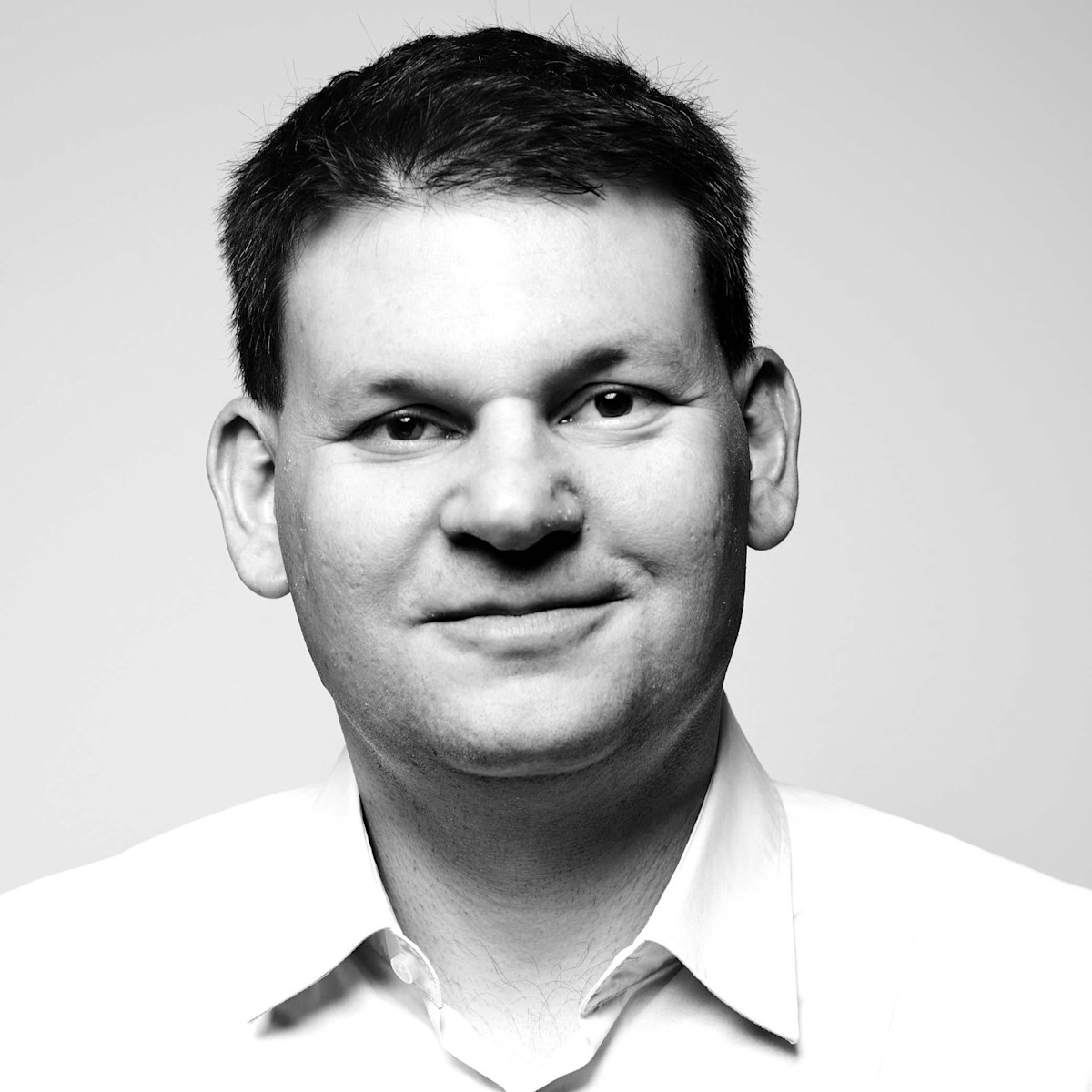 Porträt von Stefan Heumann - Tagesspiegel Background