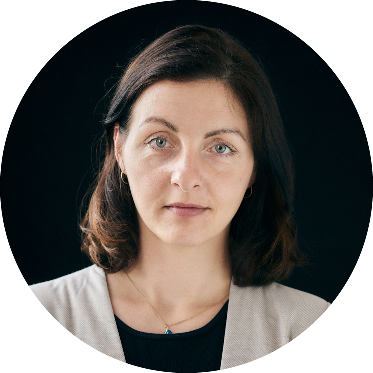 Porträt von Hanna Saur - Tagesspiegel Background