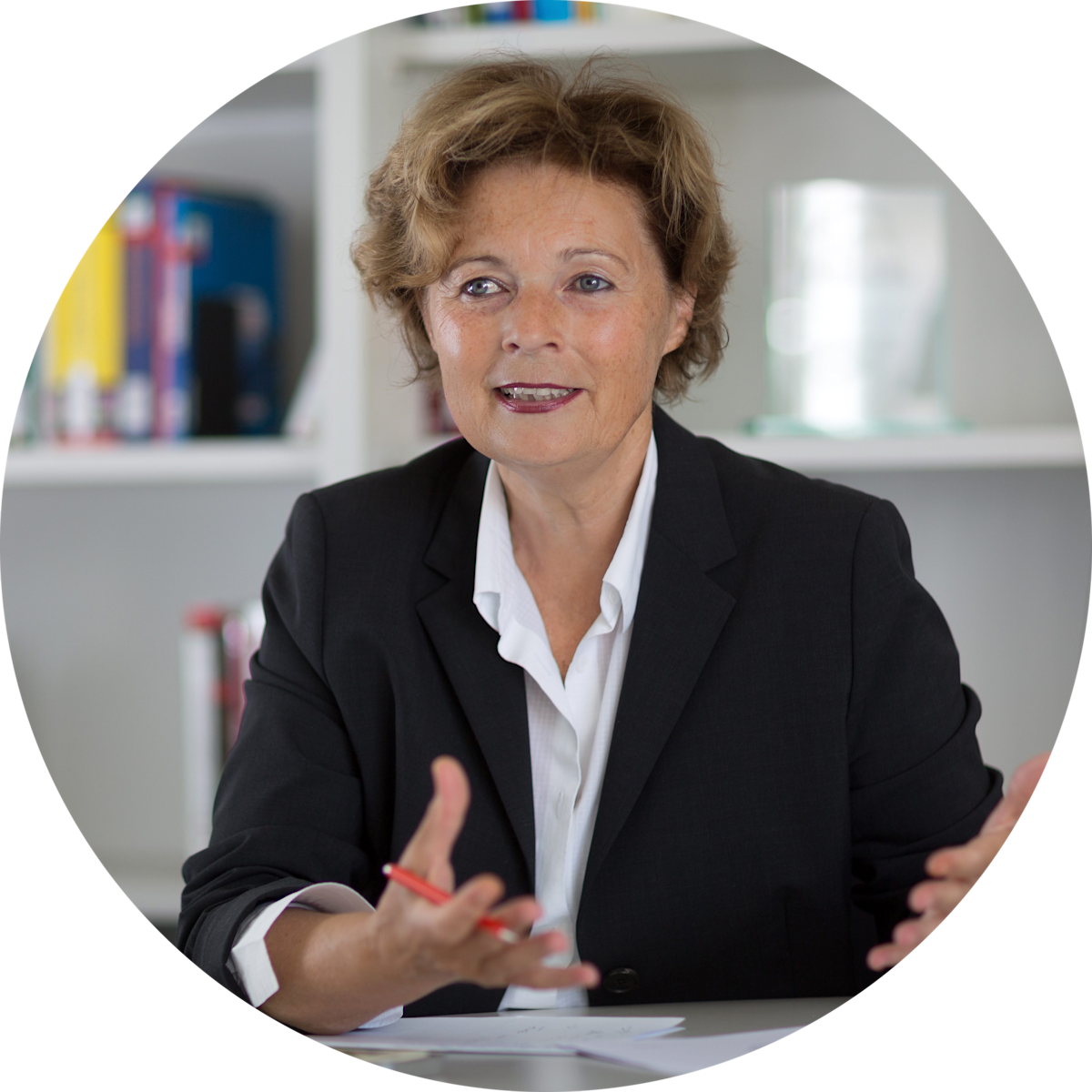 Porträt von Heidi Krömker - Tagesspiegel Background