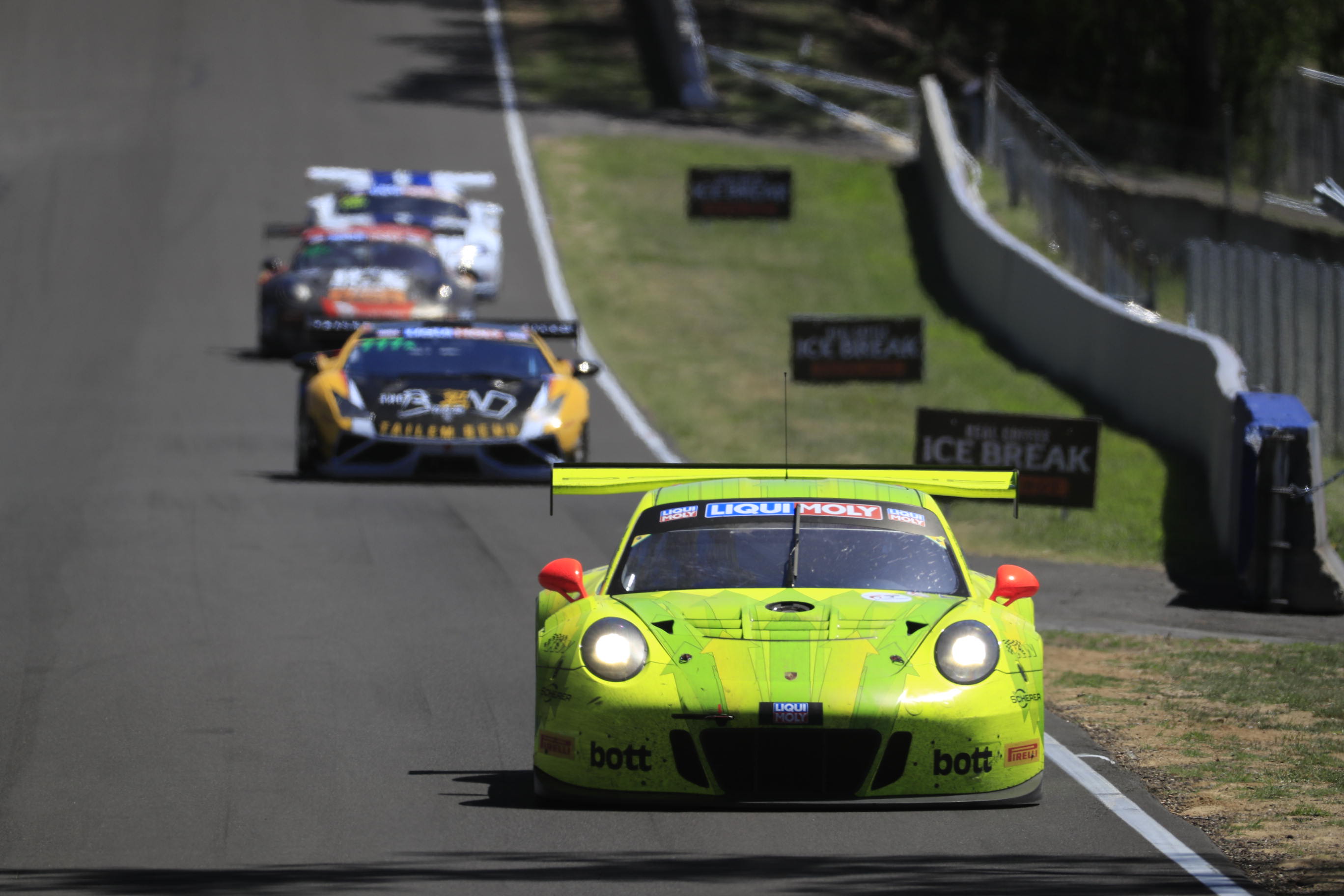 Manthey-Racing leads heading into final hour | Bathurst 12 Hour