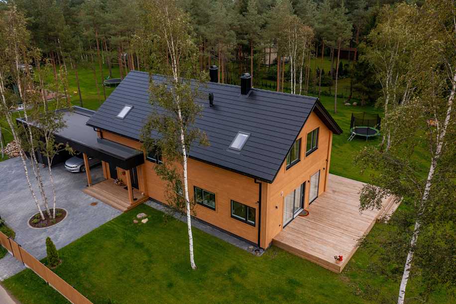 Skarda ar betoninės čerpės: kokią stogo dangą rinktis?