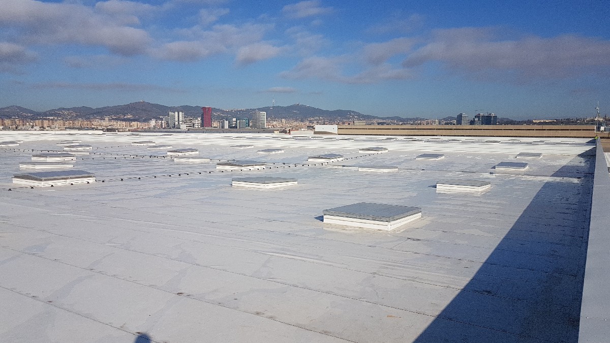 Roofing Warehouse Project: the Flat Deck Of A Logistics Warehouse