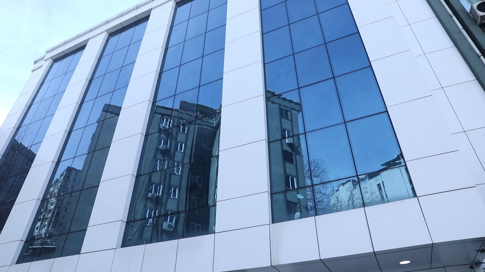 Dr. Cinik Hair Hospital Turkey - Hair Transplant | Qunomedical