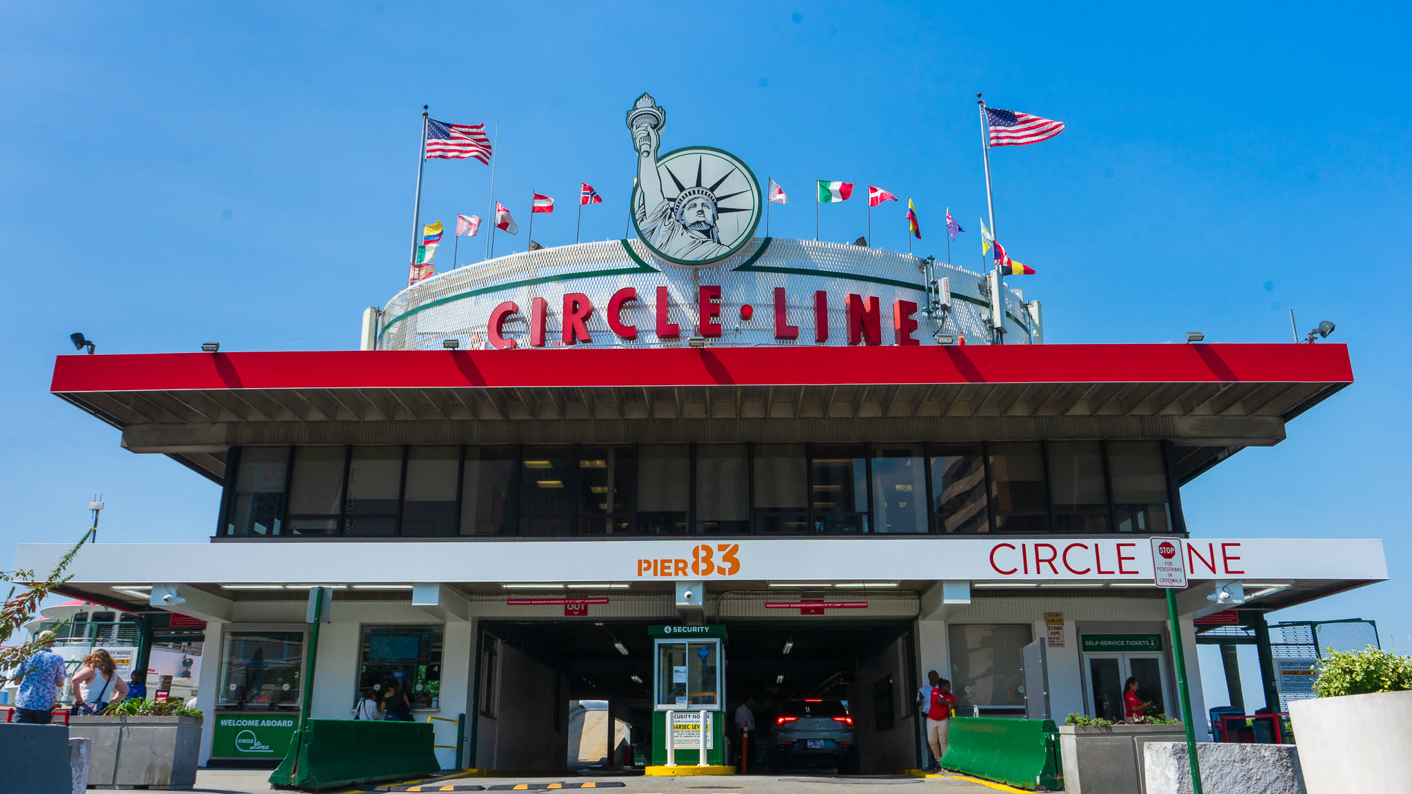 NYC Landmarks Boat Tour | Circle Line Sightseeing Cruises