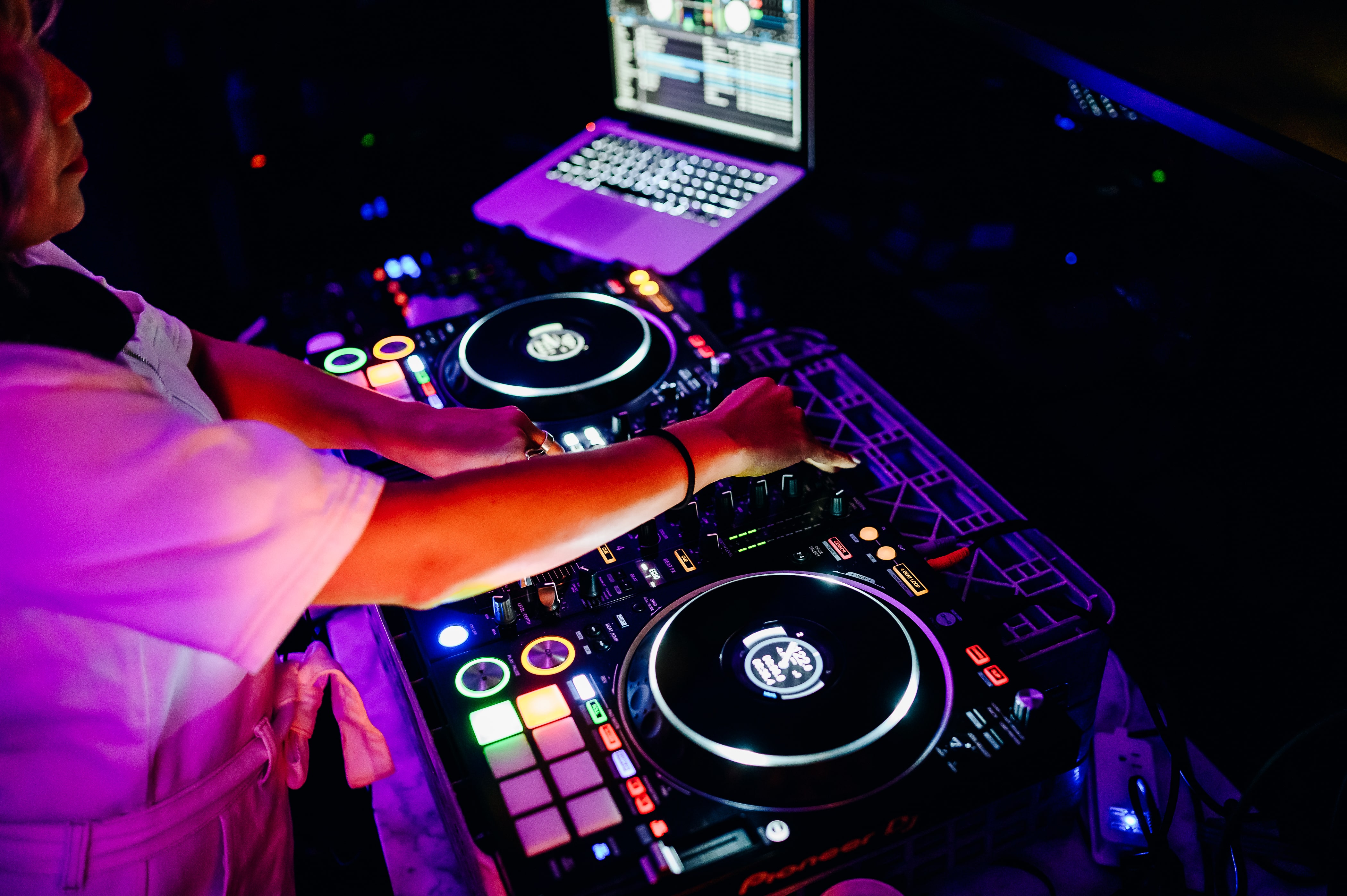 Sip 'N Groove NYC Party Cruise | Sunset DJ Cruise on the Hudson