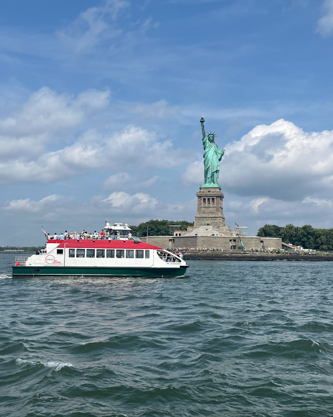 Circle Line Sightseeing Cruises | Guided Boat Tours NYC