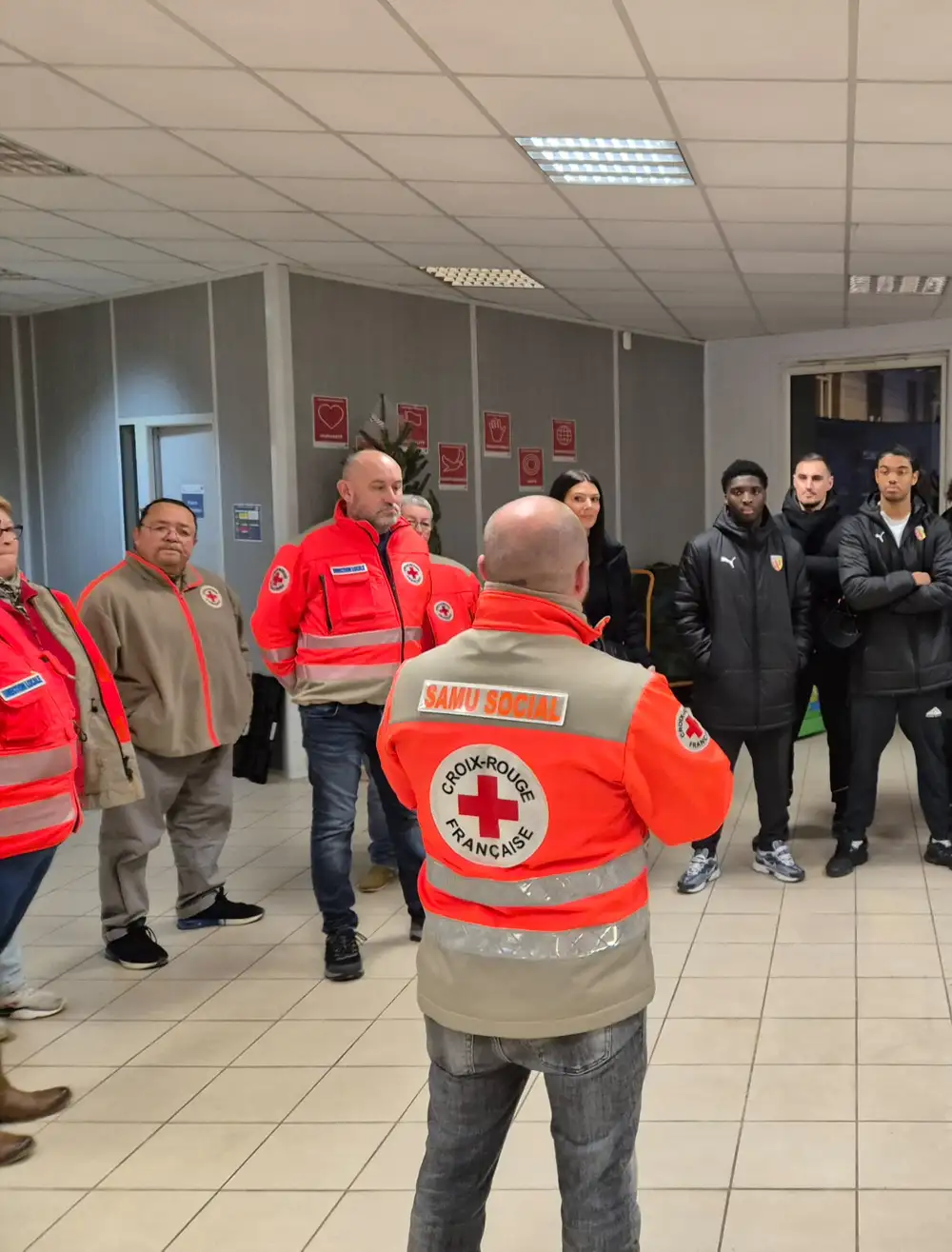 Maraude Solidaire avec joueurs du centre de formation RC Lens 2025 ...