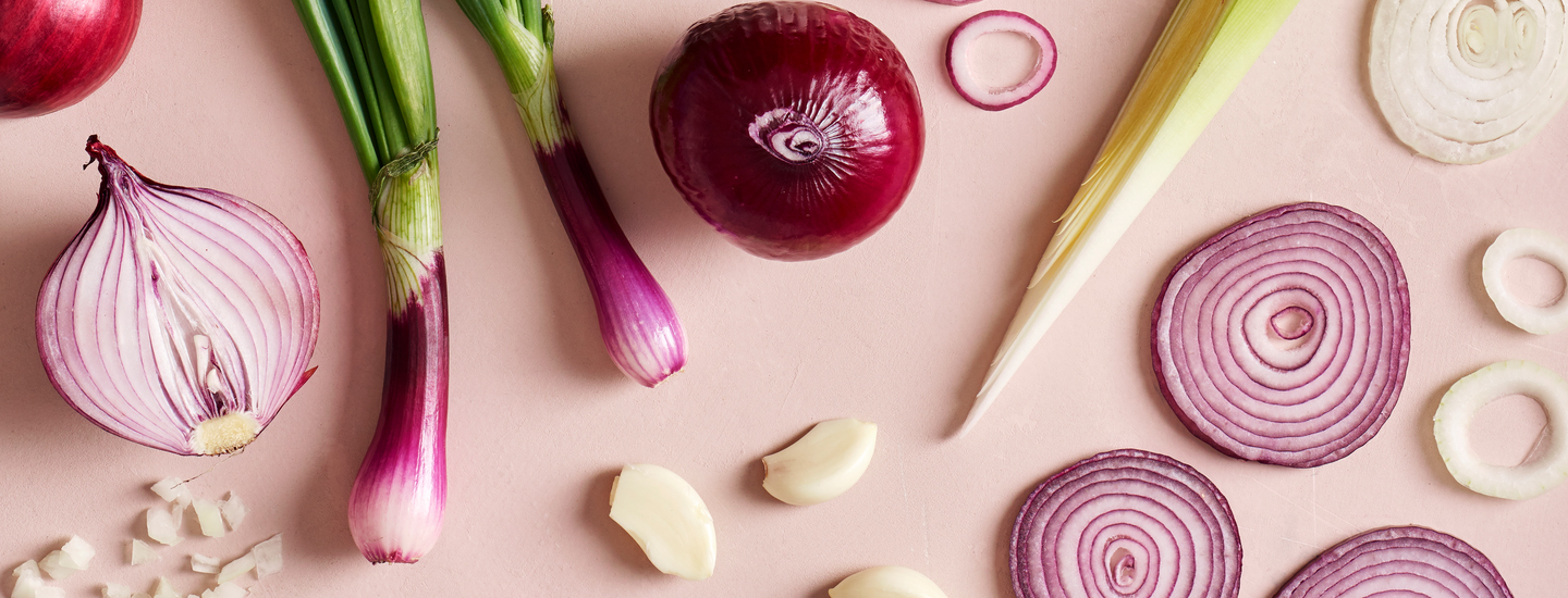 Miten sipuli kuoritaan? | Sipulivinkit ja ohjeet – K-Ruoka