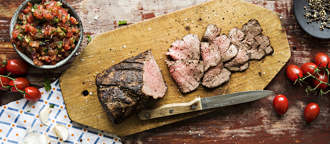 Naudanliha valmistuu grillissä | Grillaus – K-Ruoka