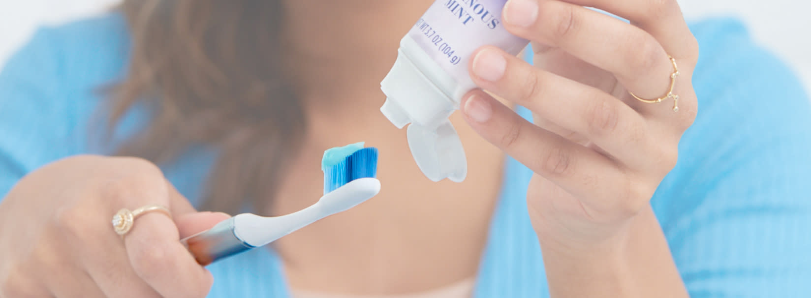 De quoi est fait le dentifrice ? - Ingrédients | Crest CA