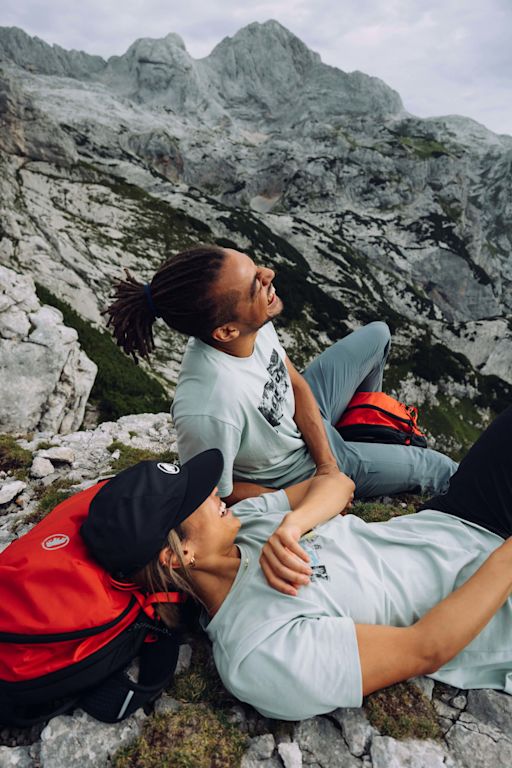 What Shirt to Wear for Hiking » Everything You Need to Know | Mammut