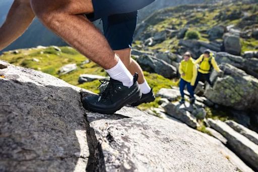What socks to wear for hiking? » materials, fit & more | Mammut