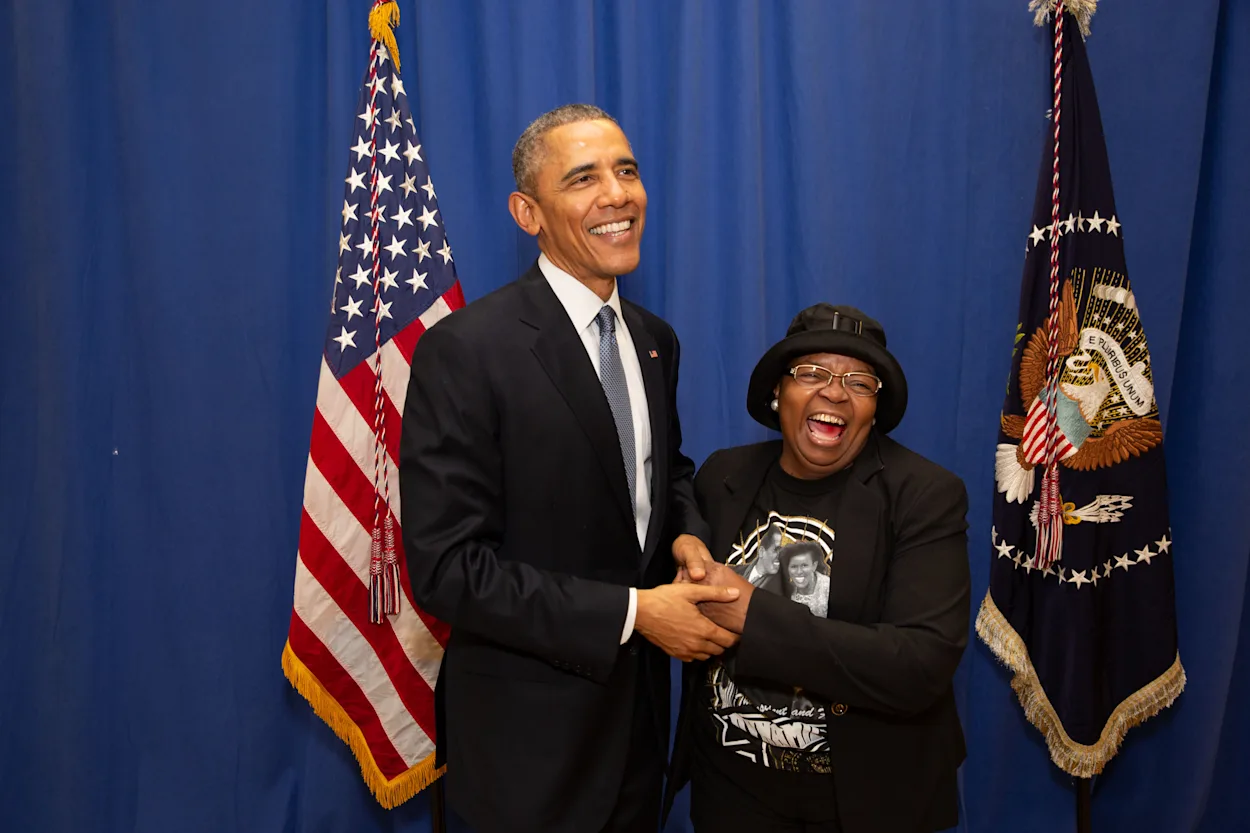 President Obama reunites with woman behind 2008’s ‘hottest’ campaign ...