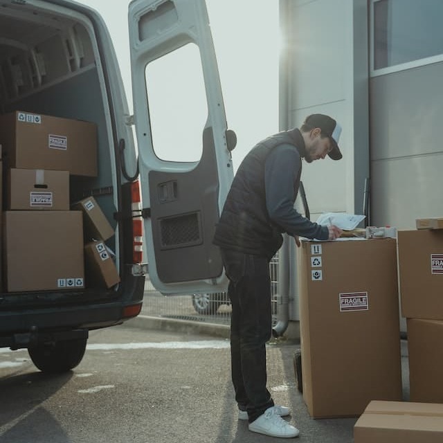 Overnight Courier Delivery | Overnight Parcel Delivery | Packlink