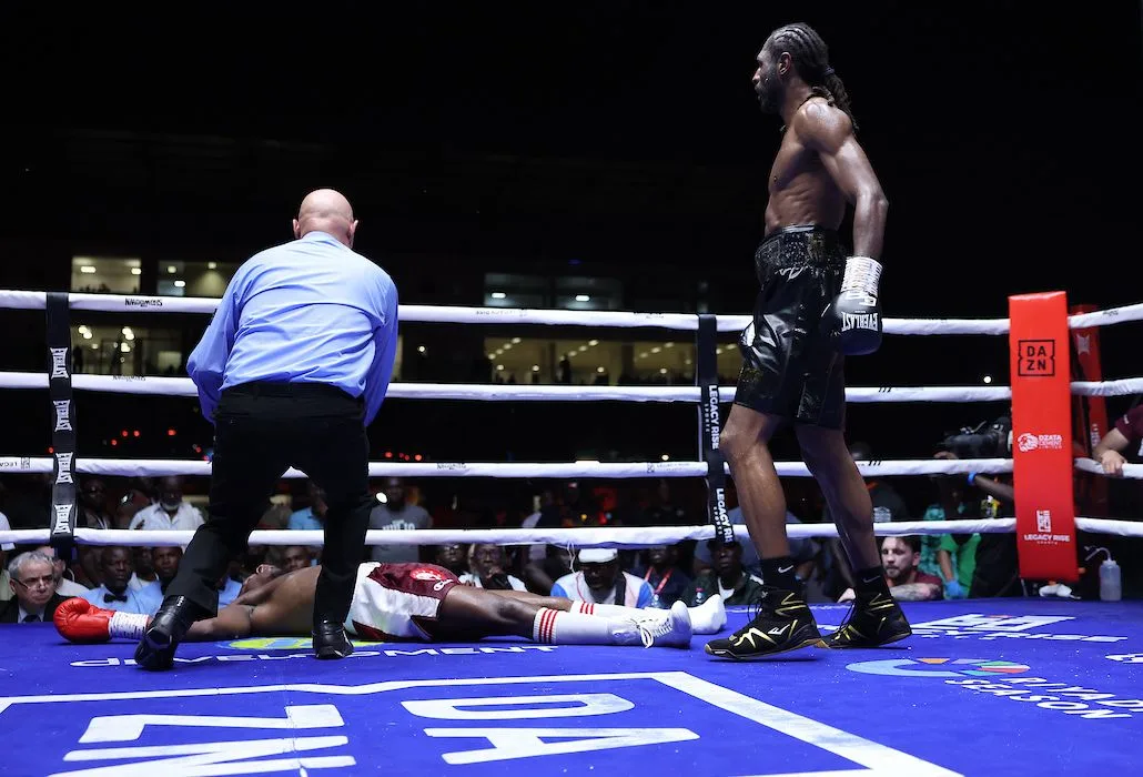 Craig Richards scores emphatic 12th-round KO over Dan Azeez in Ghana ...