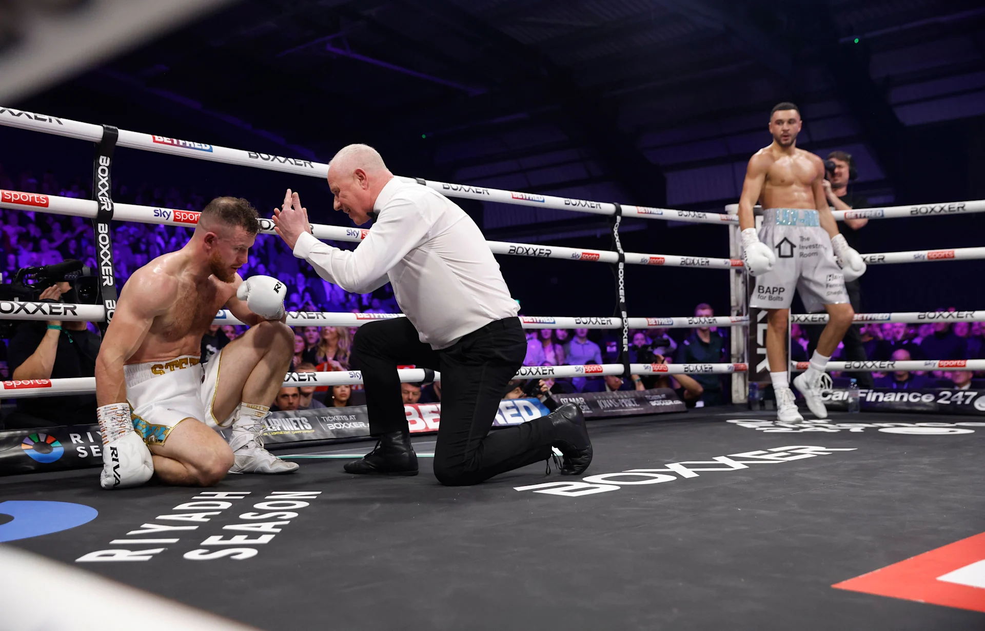 Simpson Sinks Woodall In Two To Retain Titles, Setting Up Oakwell ...