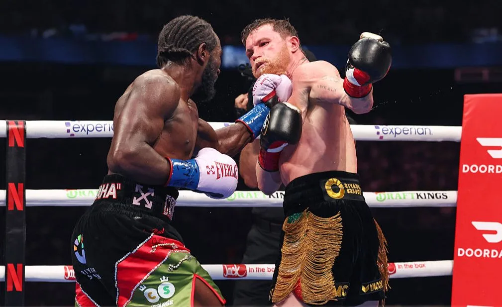 Terence Crawford dominates Canelo Alvarez to make boxing history | The Ring