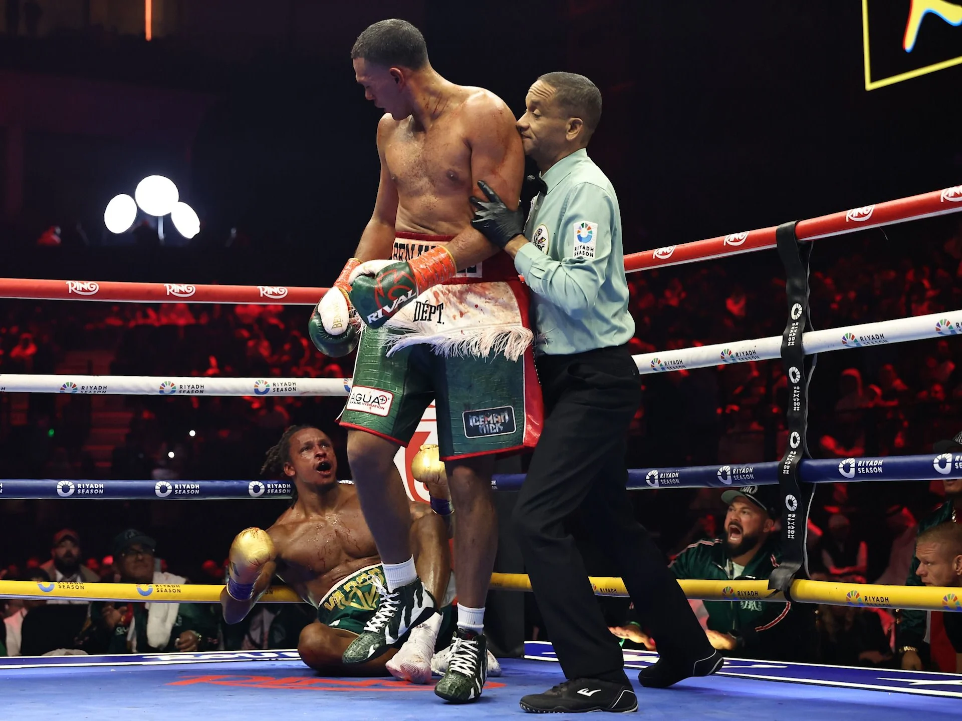 David Benavidez Bloodies, Stops Anthony Yarde in 7th round to retain ...