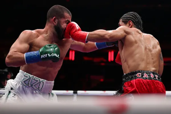 Kevin Castillo upsets Saudi prospect Ziyad Almaayouf | The Ring