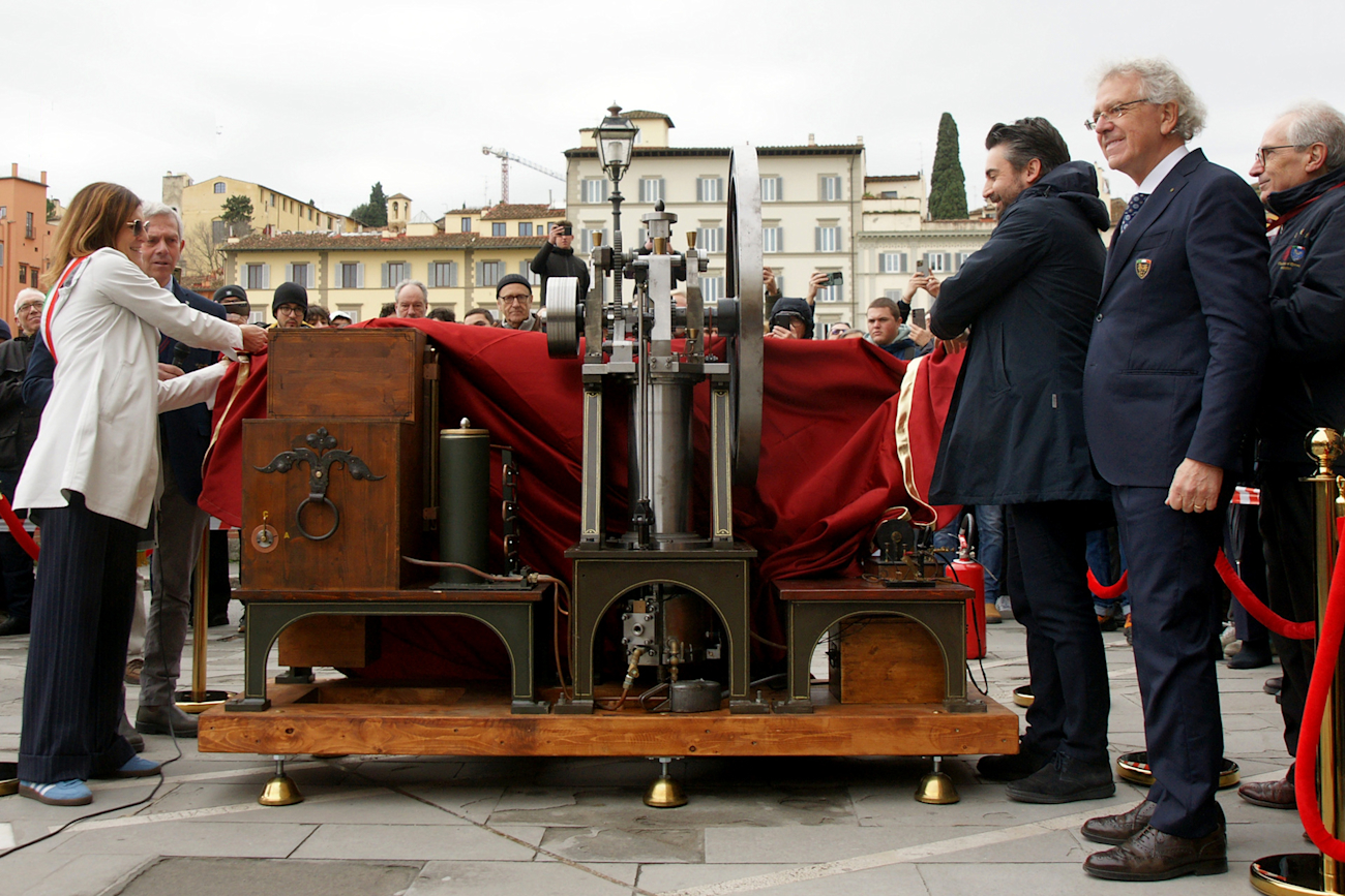 The First Internal Combustion Engine Rebuilt After 170 Ye...