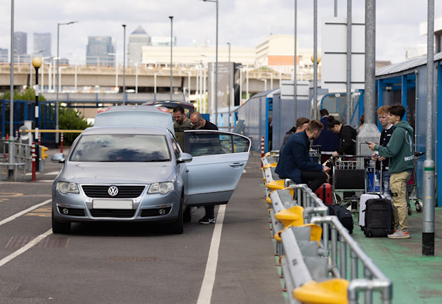 Dropping passengers off is quick and easy at LCY | London City Airport