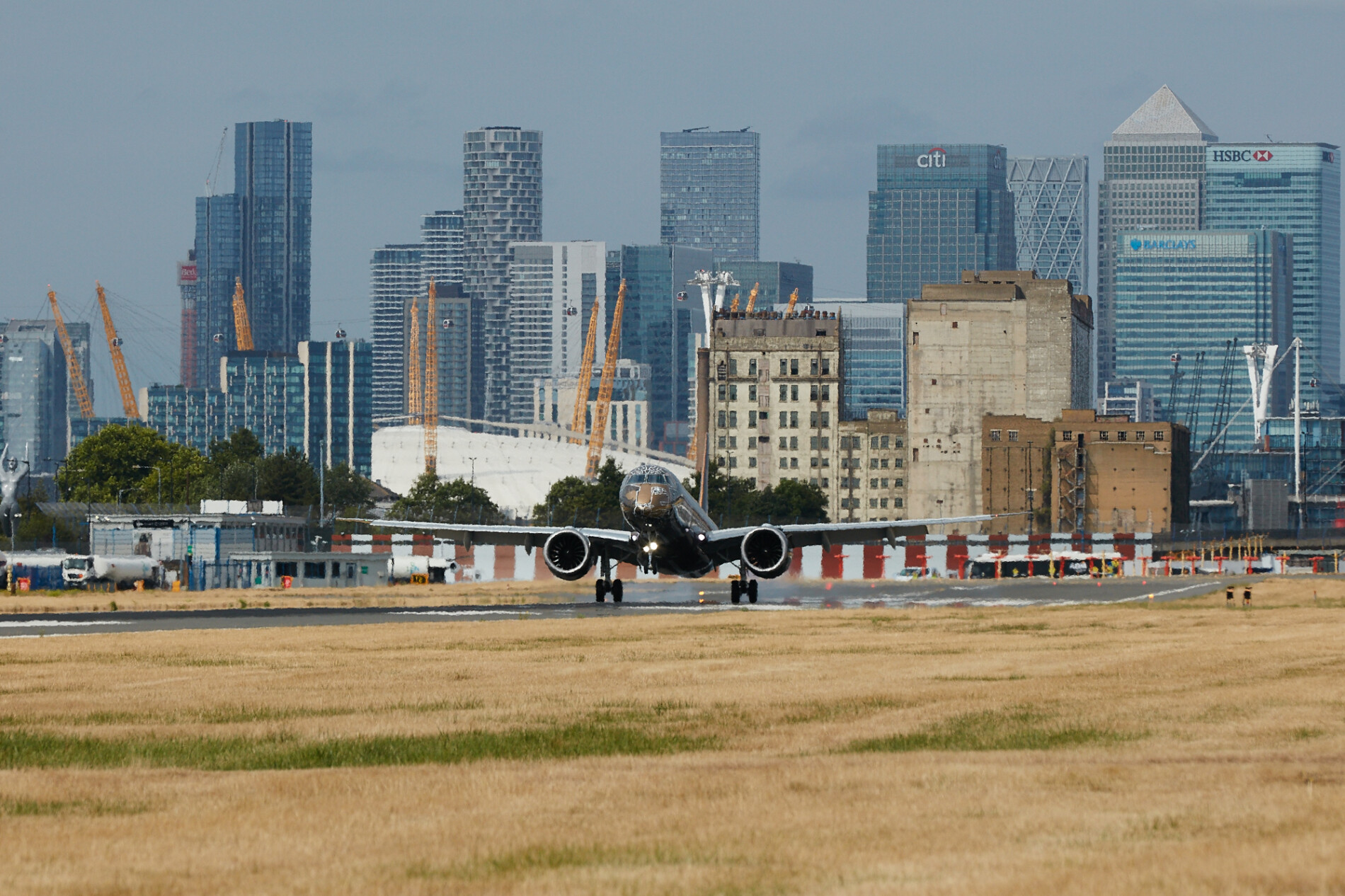 E195-E2 makes debut touchdown at London City Airport | London City Airport