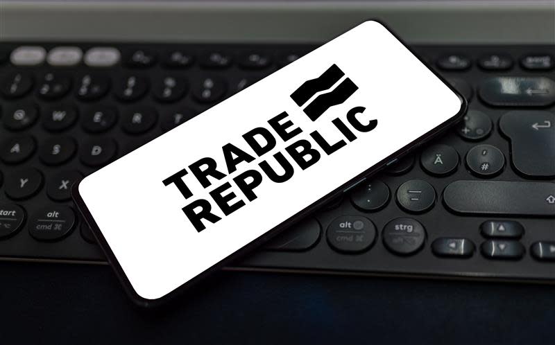 Trade Republic opens retail access to private markets with Apollo and ...