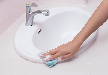 How to Remove Hairspray Buildup in 2 Easy Steps | Mr. Clean®